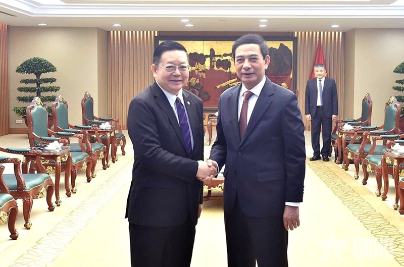 Deputy Prime Minister, Defense Minister Phan Van Giang receives ASEAN ...
