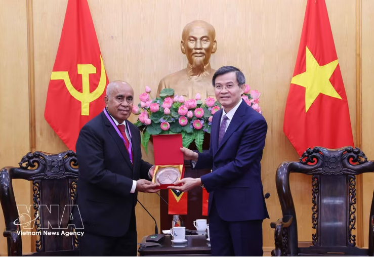 HCMA President receives delegations from Singaporean, Timorese parties