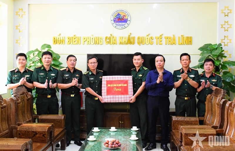 GDP leader visits forces building boarding schools in Cao Bang