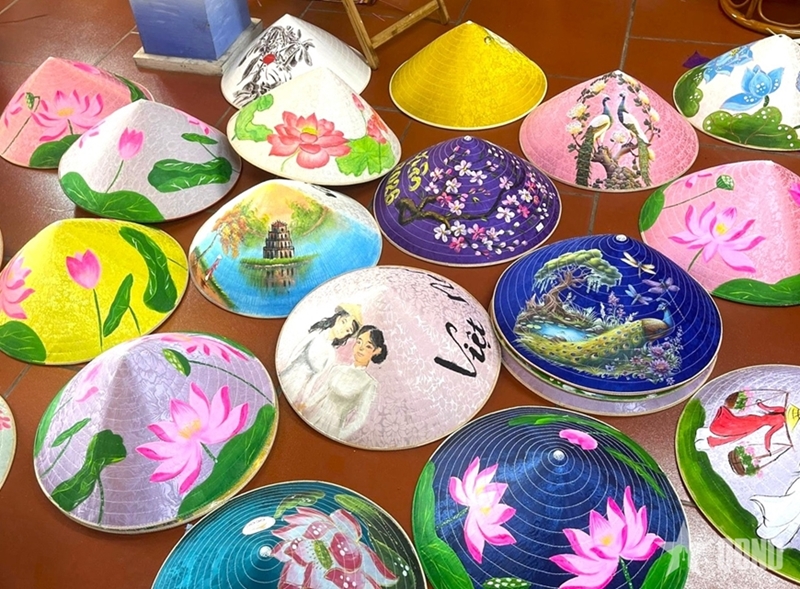Preserving soul of Chuong village’s conical hat