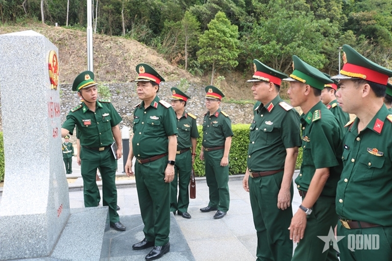 MR 4 reviews security preparations for Vietnam - Laos Border Defense ...