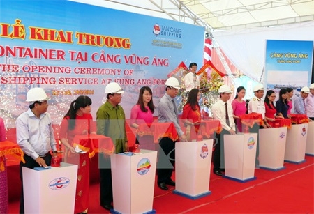 New container shipping route opens in Vung Ang port